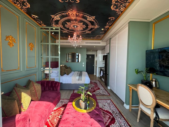 Medieval Bridgerton,2619 - Cape Town