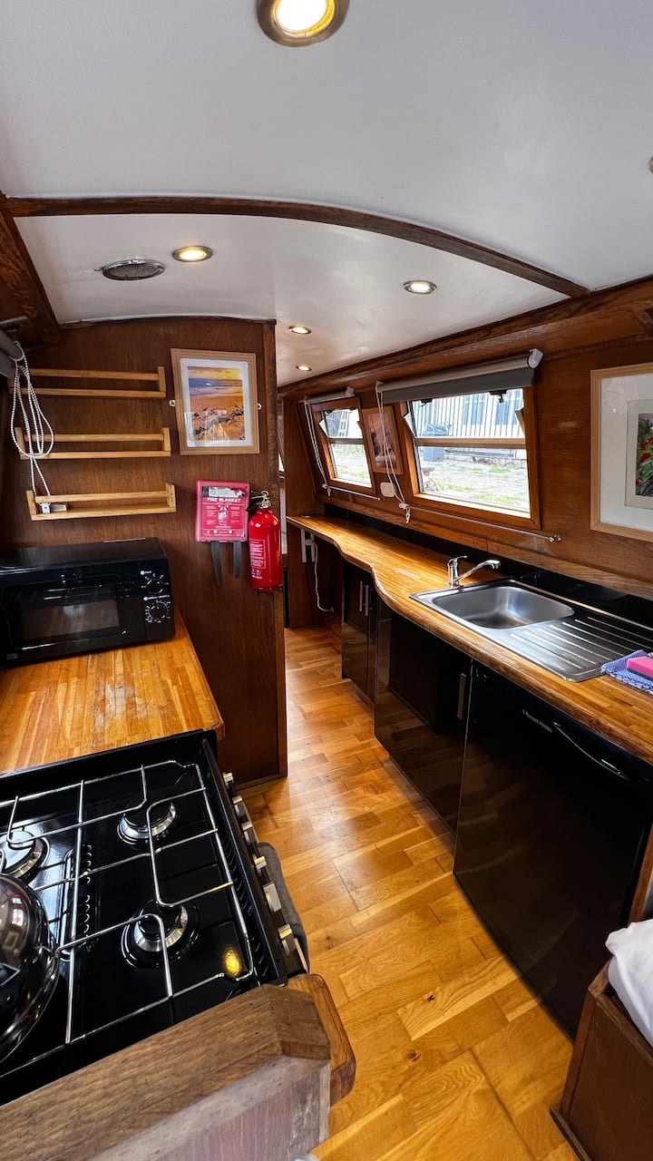 Lady Victoria - Boutique Boat 1-2 Guests - Bath