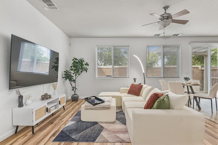 Cozy, Modern 3br 2.5 Bath Home - Near Hospitals! - 美熹德