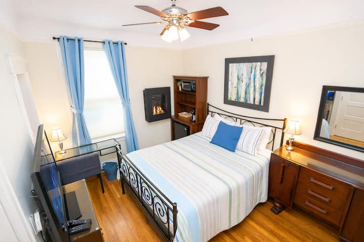 Dashing Victorian Room Loft Bed And Private Bath - San Francisco, CA