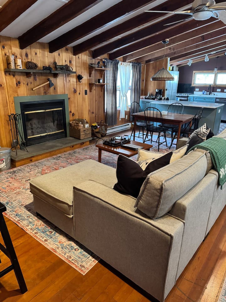 Cozy Creekside Cabin Near Ski Resorts - Phoenicia, NY