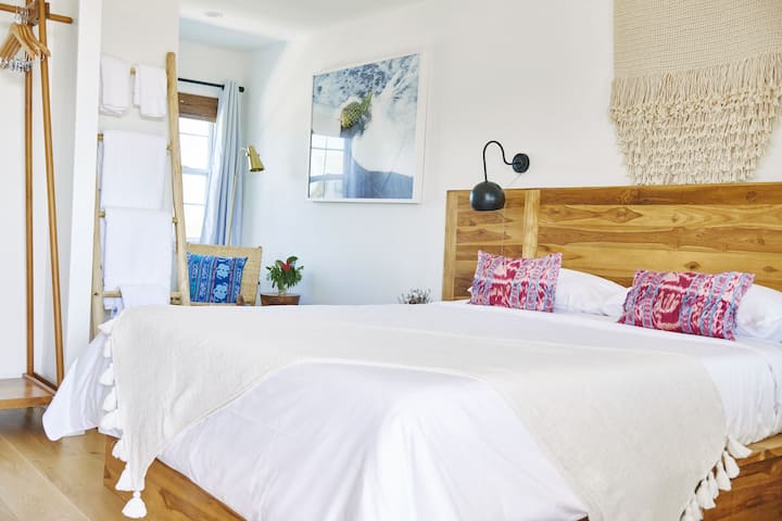 Hero Queen, Hero Beach Club, Steps From The Beach - Montauk, NY