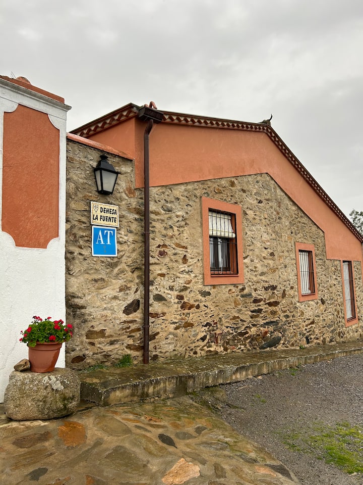 Cortijo Rural Dehesa La Fuente - Jerez de los Caballeros