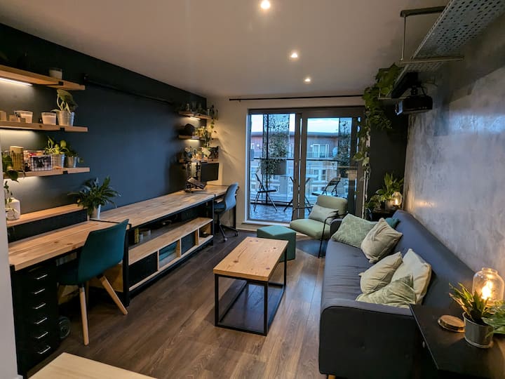 River Views - Stylish Top Floor Flat With Balcony - Woolwich