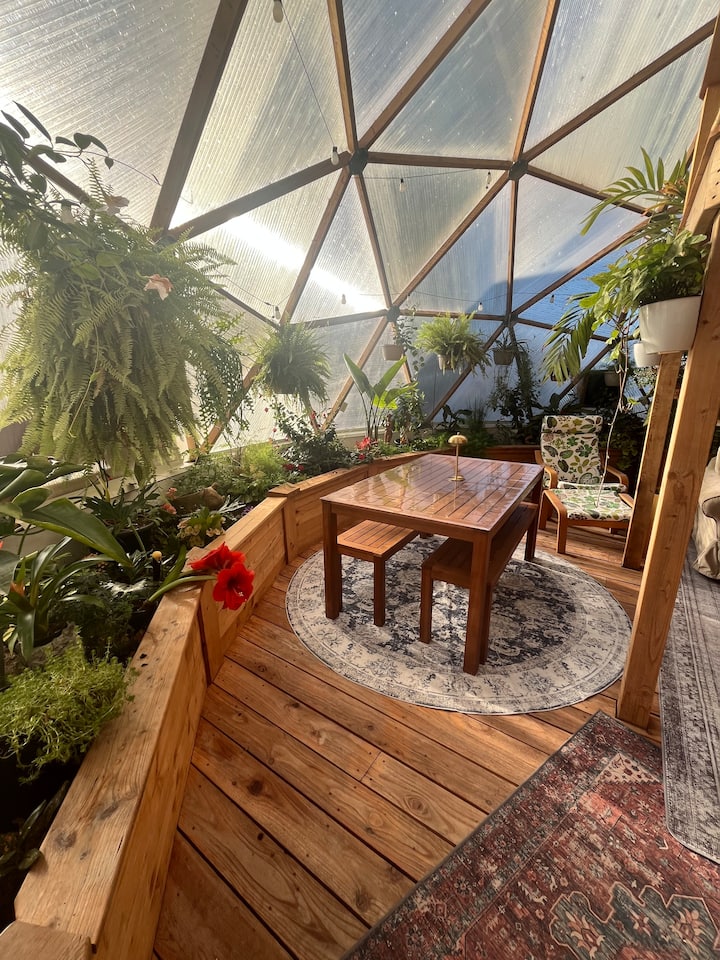 Winter Escape Tropical Dome! Animal Lovers Dream - Hamilton, ON, Canada