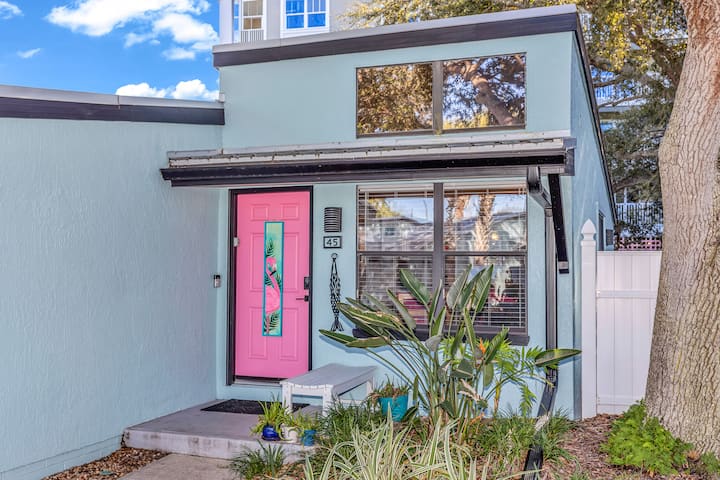 Flamingle At Dolphin Cove- New Renovated Bathroom. - New Smyrna Beach, FL