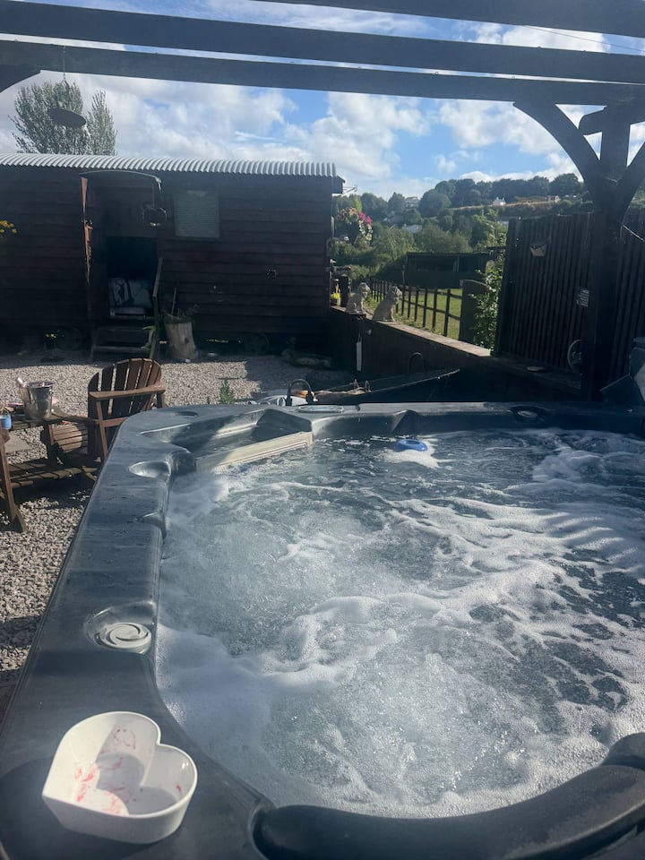 Shepherds Hut With Hot Tub In The Forest Of Dean - Forest of Dean