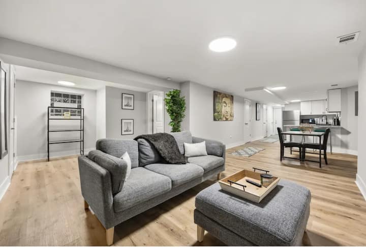 Restful & Comfortable Space: Professionals On Go - Chicago, IL