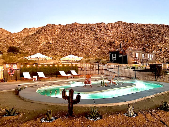 *Guest Favorite* 5 Star* *Heated Lazy River Pool* - Joshua Tree, CA