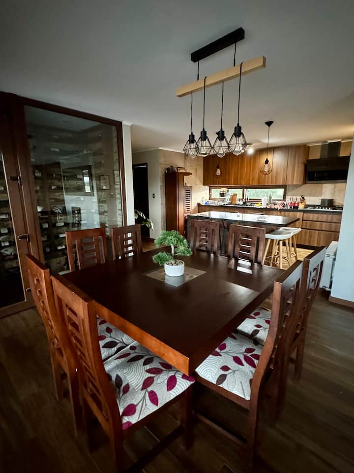Casa Amplia En Zona De Viñedos - Casablanca