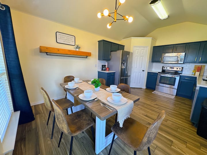 Mansfield Sunshine Haven: Extended Stay Bliss - 맨스필드
