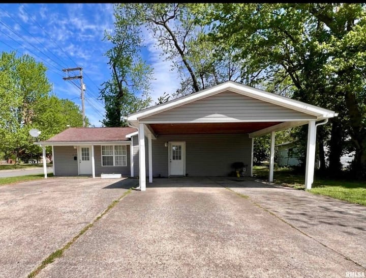Calming Home Away From Home - Lake Murphysboro State Park, Murphysboro