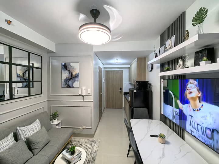 Stylish Modern Condo, Moa Area - Metro Manila