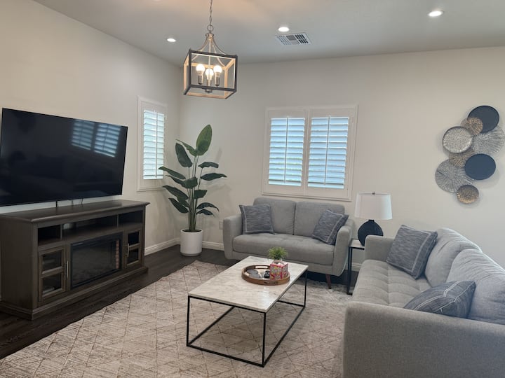 Spacious 4br Roseville Home. 
Family & Long Stays - Roseville, CA