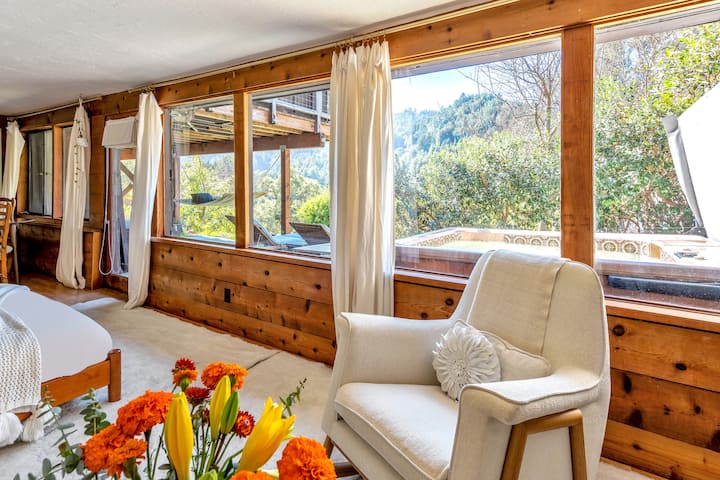 Enchanted Waterfall Lodge: Mountain View - Fairfax, CA