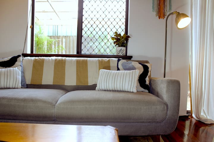 Blissful Oasis| 2beds Townhouse W Private Backyard - オーストラリア パース