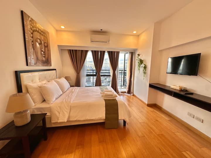 Spacious 120sqm Family Haven W/ Free Parking - Makati