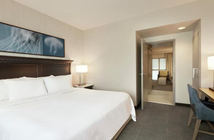 Seaside 2-room 1 King Sofa Bed W/ Breakfast - Carmel-by-the-Sea