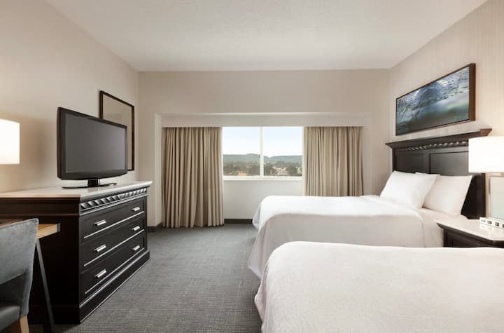 Seaside 2-room 2 Double Sofa Bed W/ Breakfast - Carmel-by-the-Sea, CA