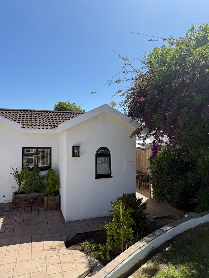 Spacious Flatlet Close To Town - Plettenberg Bay