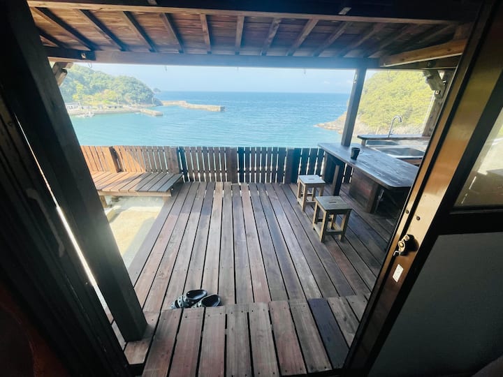 夕日を眺めながらのBbqや海水浴・釣りも楽しめる絶景貸切宿『トリノウタ』
１人追加毎4000円/泊 - 宿毛市