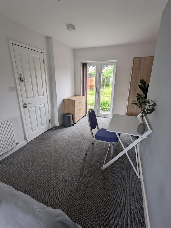 Double Room Close To Dr. Mo Sobhy Academy Crewe - Crewe