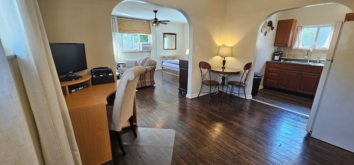 Spacious Studio Retreat - 5 Min To Newport & Cincy - Covington, KY