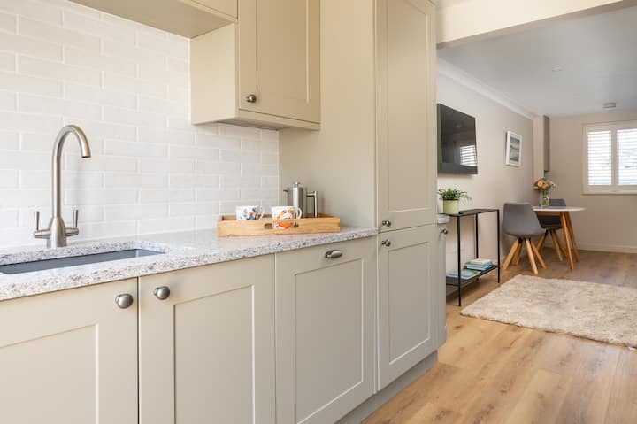 Virtually On The Beach ! 1 Bed Cottage & Garden - Perranporth