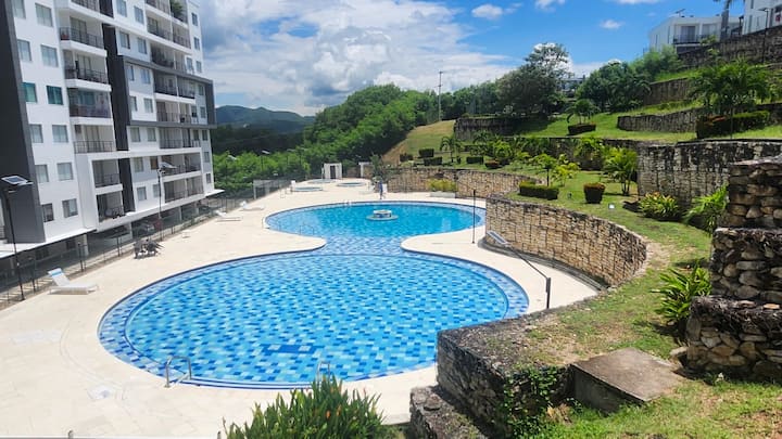 Apartamento Con Piscina Y Balcón En Ricaurte - Ricaurte