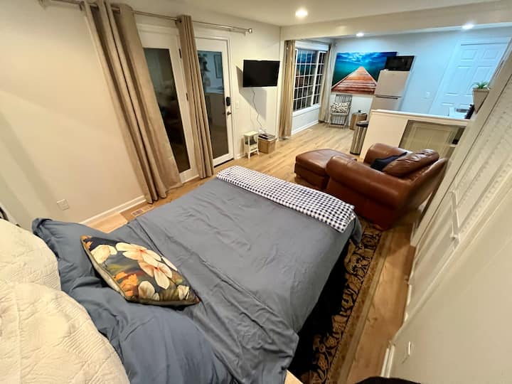 Newly Refurbished Redmond Studio - Redmond, WA