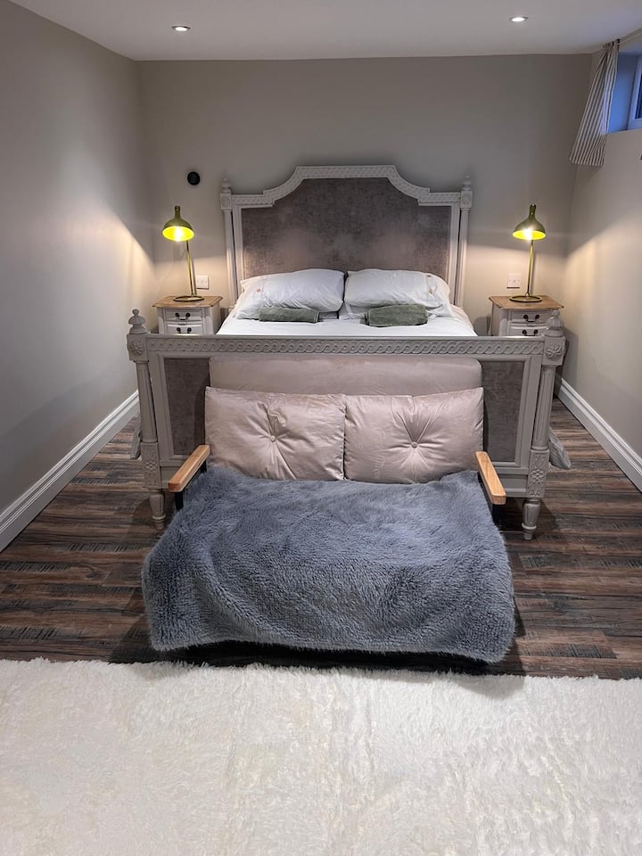 Snug @ Stansted,
Ev Park&charge, 10min Airport Run - Essex