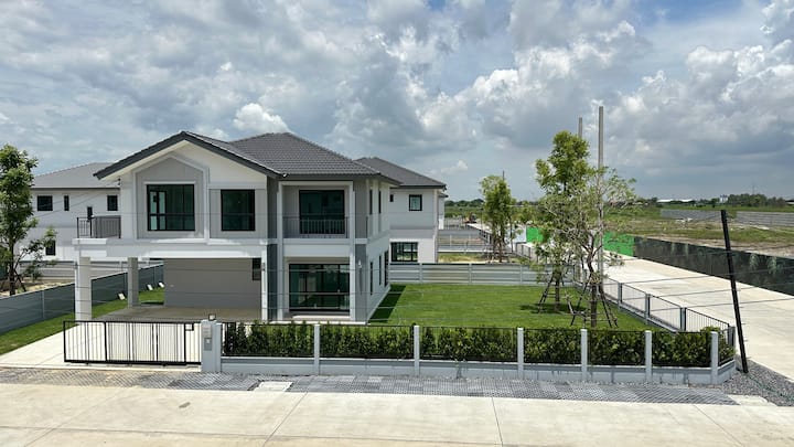 Modern Luxury Home Near Airport - Nong Chok