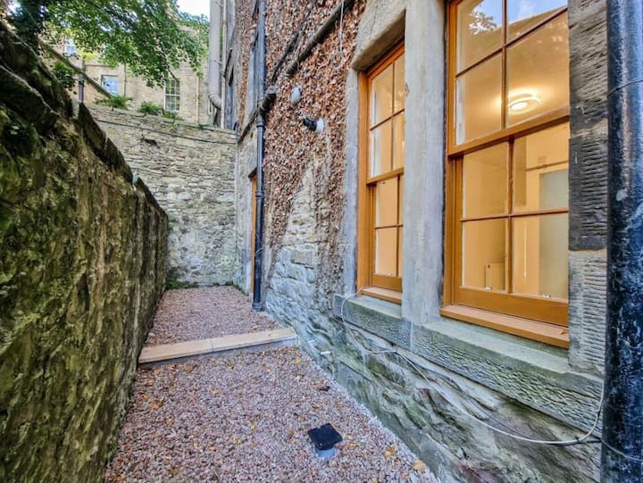 Elegant Edinburgh City Centre Flat-st James Centre - Edinburgh