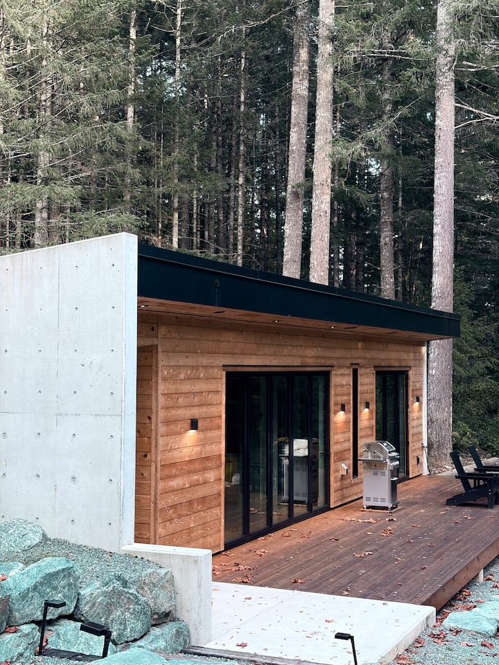 The Goat House | Modern Forest Retreat - Canadá