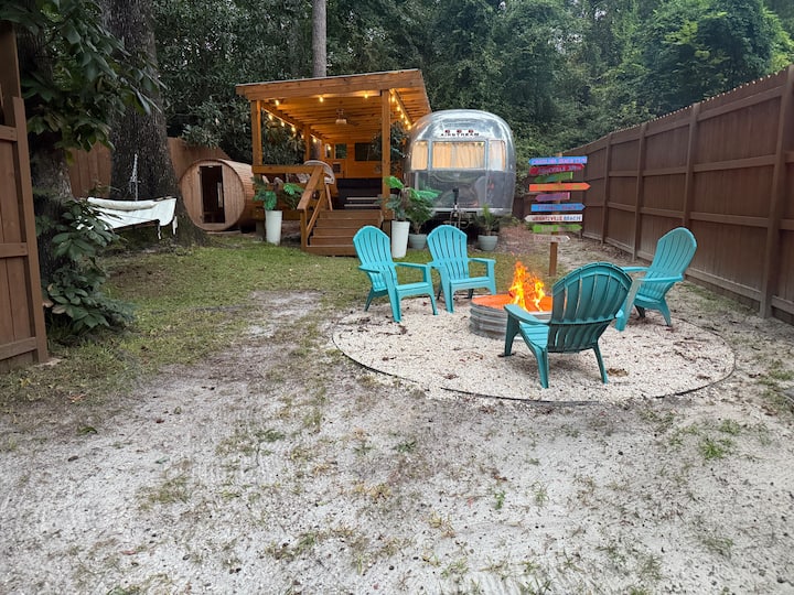 Romantic Airstream: Hot Tub & Outdoor Shower Oasis - Caroline du Nord