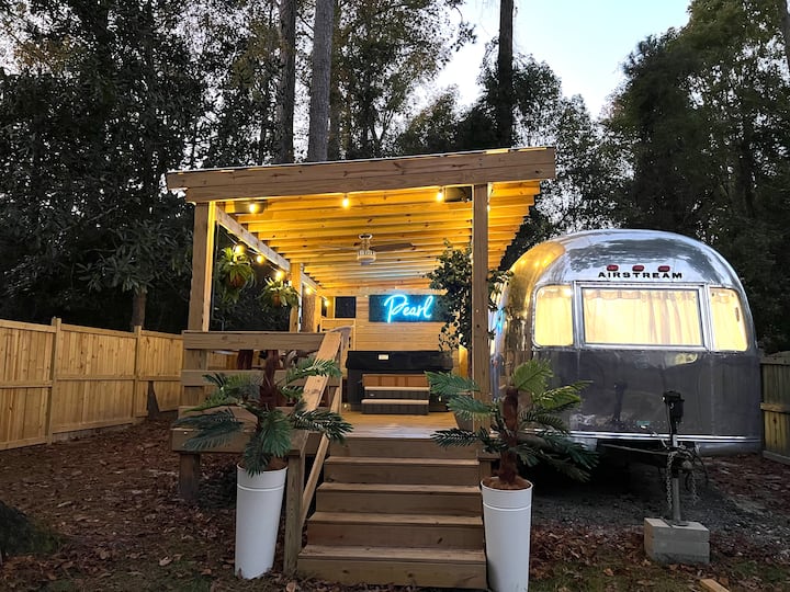 Airstream With Outdoor Shower, Hot Tub - North Carolina