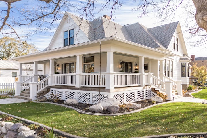 Fabulous Downtown Mansion - Pocatello, ID