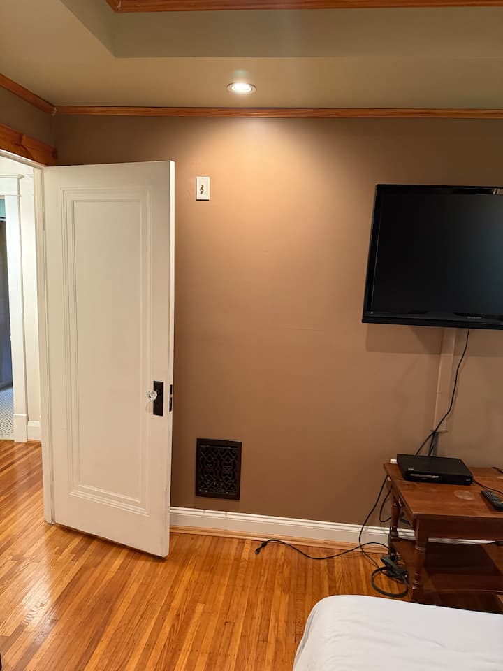 3 Bedroom Stylish House - Buffalo, NY