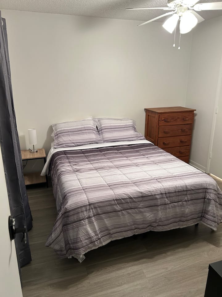 Private Room/bath #4 - Gainesville, FL