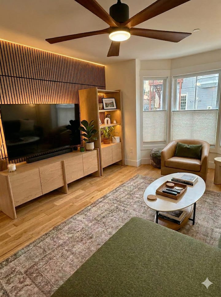 Cozy East End Condo, Walkable To Dt - W/ Parking - Portland, ME