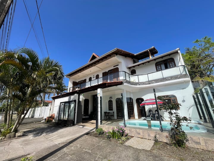 14 Pessoas 5quartos/5suítes Piscina-prox Mar - Guaratuba