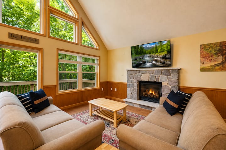 Hilltop Hideaway By Pmr: 6br, Lake/ski, Hot Tub - Pocono Mountains, PA
