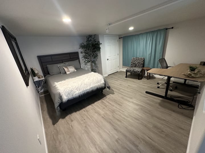 Large Lofted One Bedroom - Yakima, WA