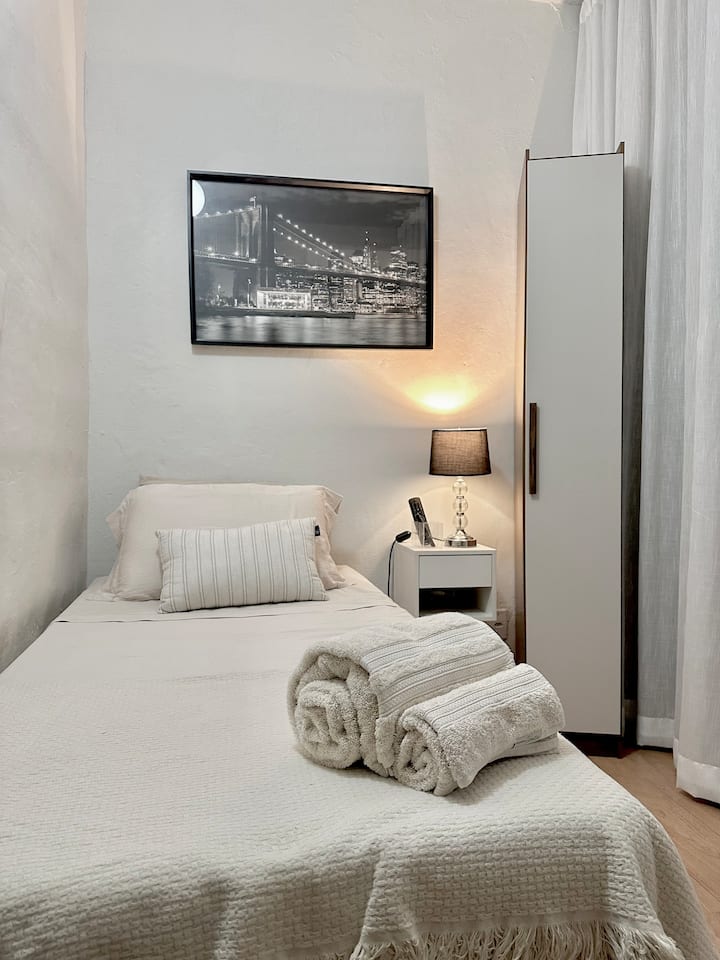 (Quarto Savassi) Garagem, Smart Tv E Ventilador. - Belo Horizonte