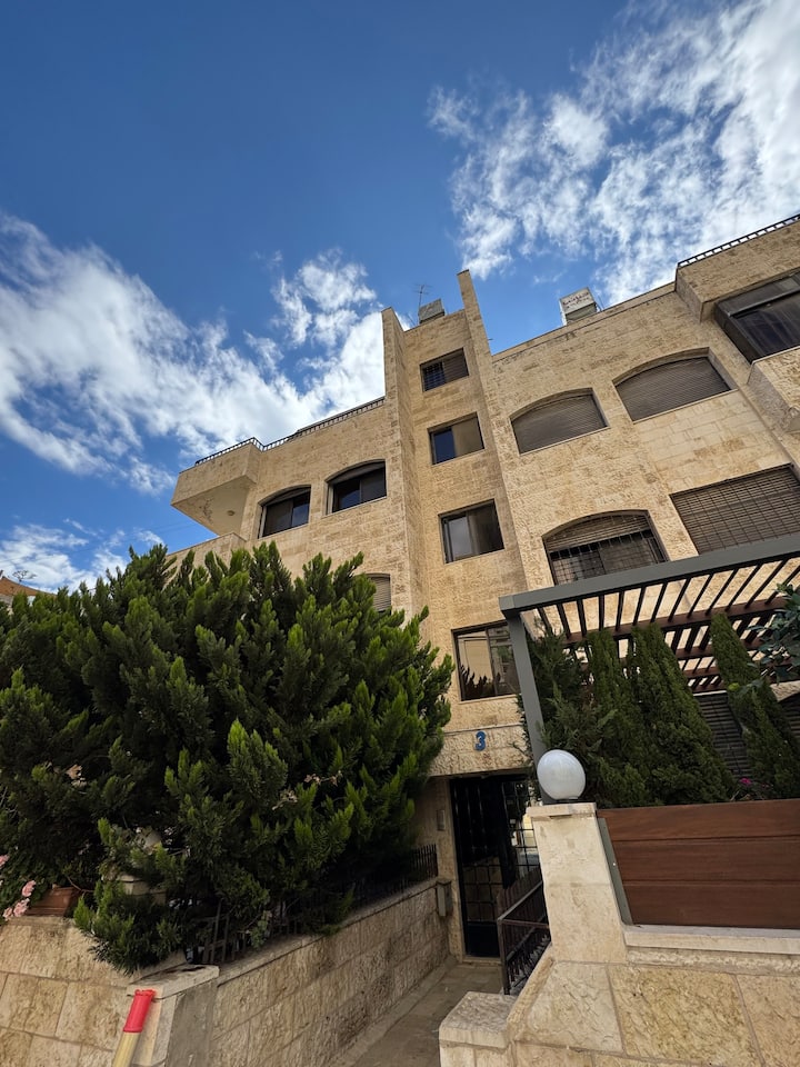 Central Amman 3-bedroom Oasis - Amman