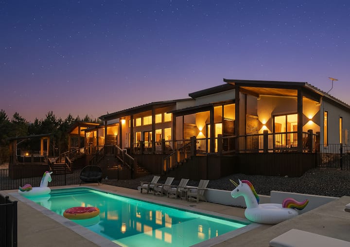 Premier Pool Villa • 4 King Suites, Hottub & Views - Choctaw Casino Too-Broken Bow