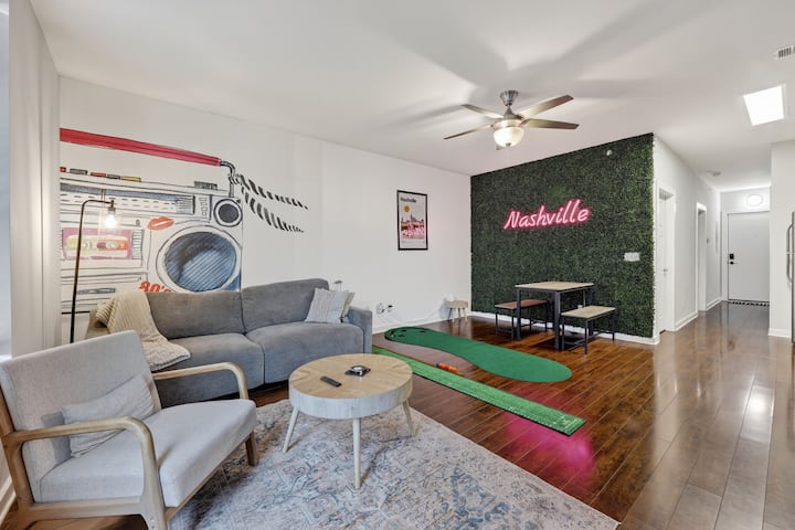 Near Broadway | Gated Parking, 1 Gbps Wifi, & Gym - Nashville, TN