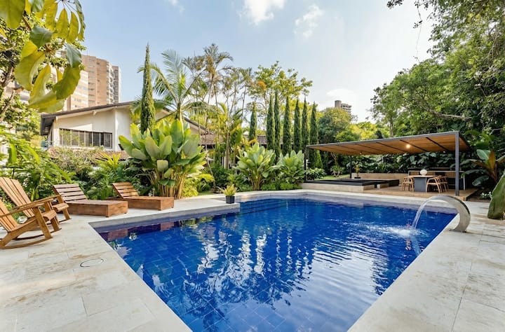 Salma Villa · 6br Designer Stay In Poblado + Pool - Medellín