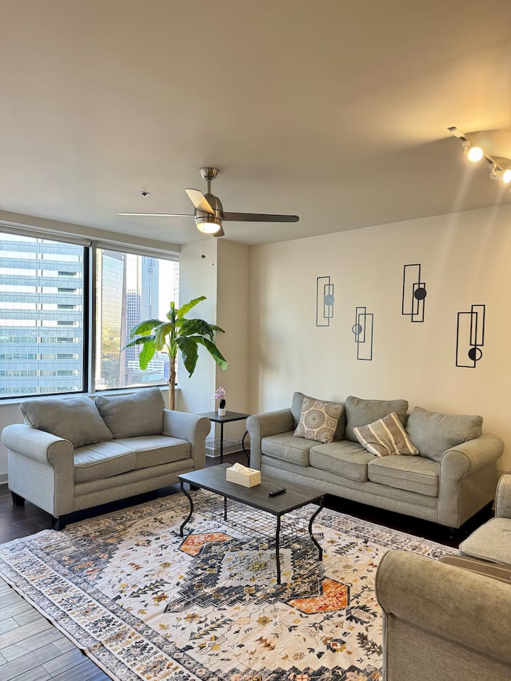 High-rise Apartment In Downtown Dallas W/pool - Dallas