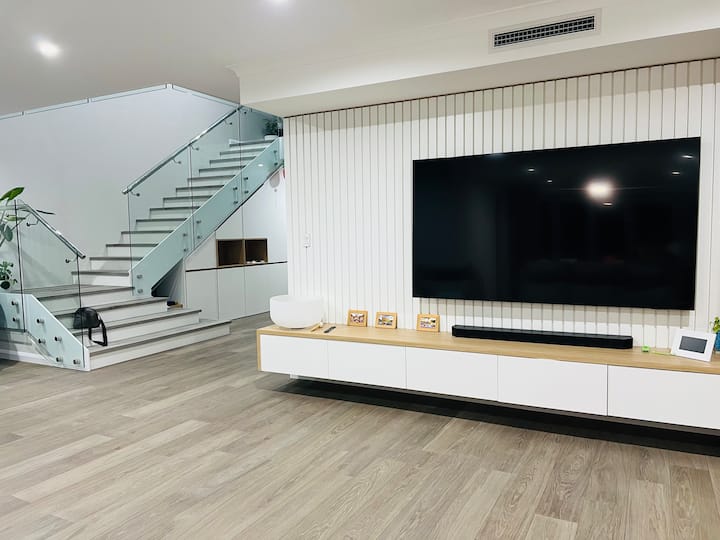 43 R4 Elevated S/room | Hosted - Perth